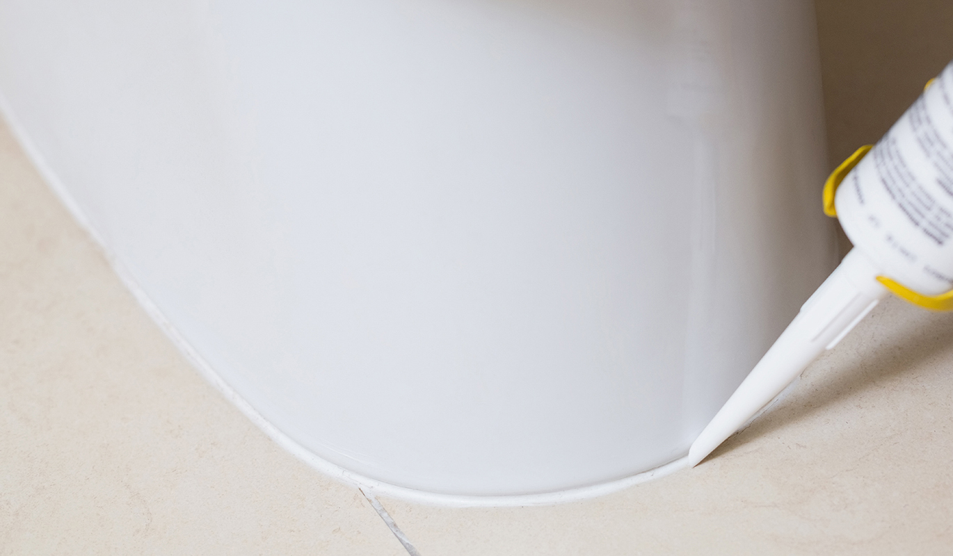 How to Remove and Apply Caulk in Your Home | David Weekley Homes